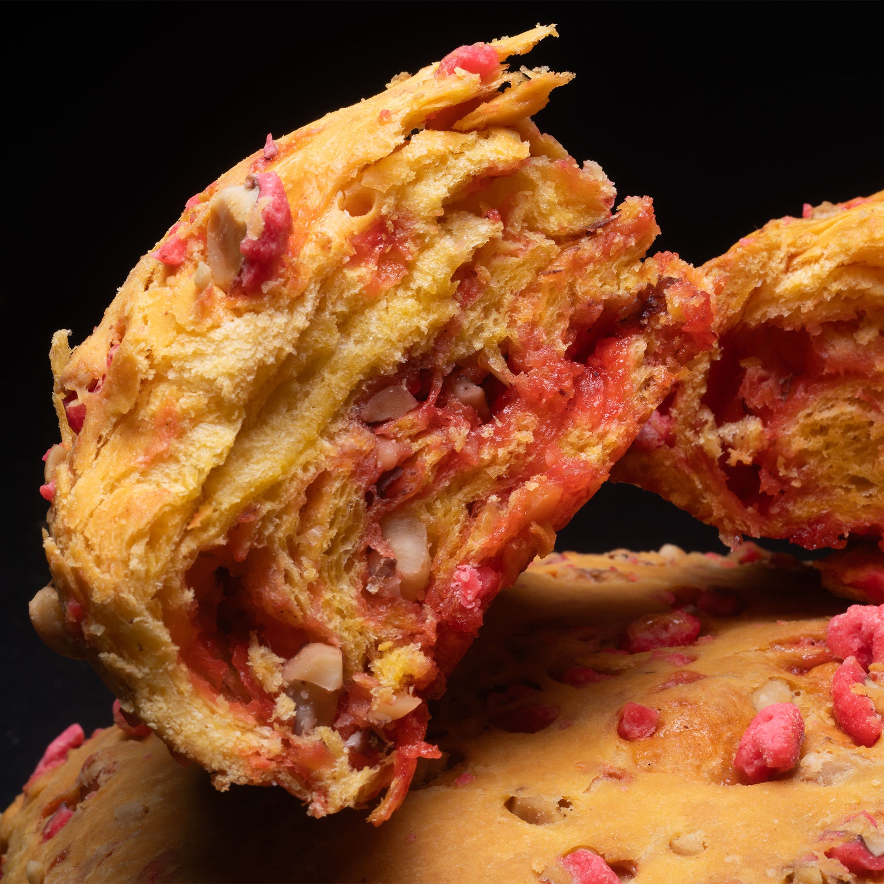 La Praluline® : brioche aux pralines roses | Maison Pralus